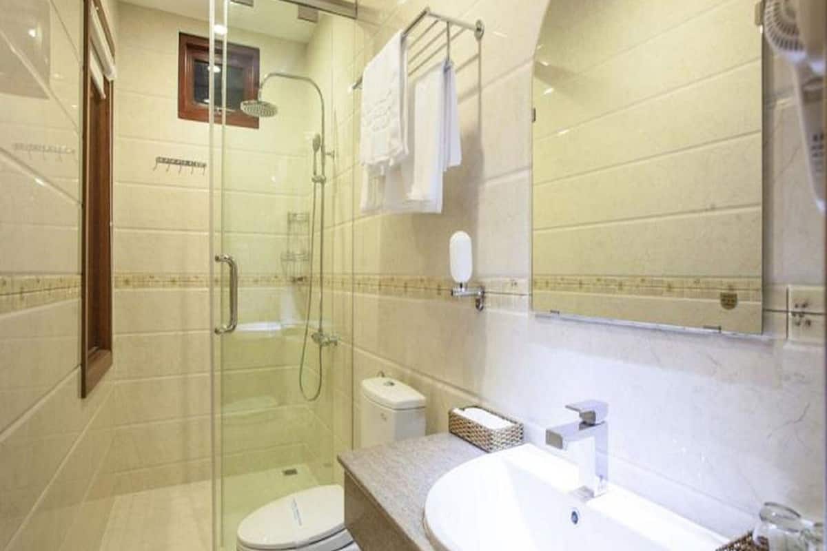 Casa de banho | Um polibã, um secador de cabelo, chinelos, toalhas fornecidas