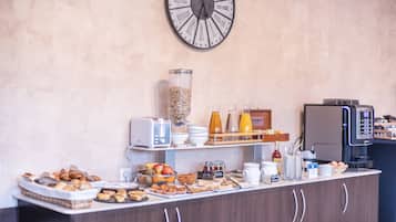 Pequeno-almoço tipo buffet diário (14 EUR por pessoa)