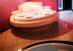 3 quartos, frigobar, escrivaninha, Wi-Fi de cortesia