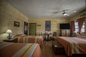 Quarto Triplo Superior | Cofre no quarto, secretária, ferro/tábua de engomar, Wi-fi grátis 