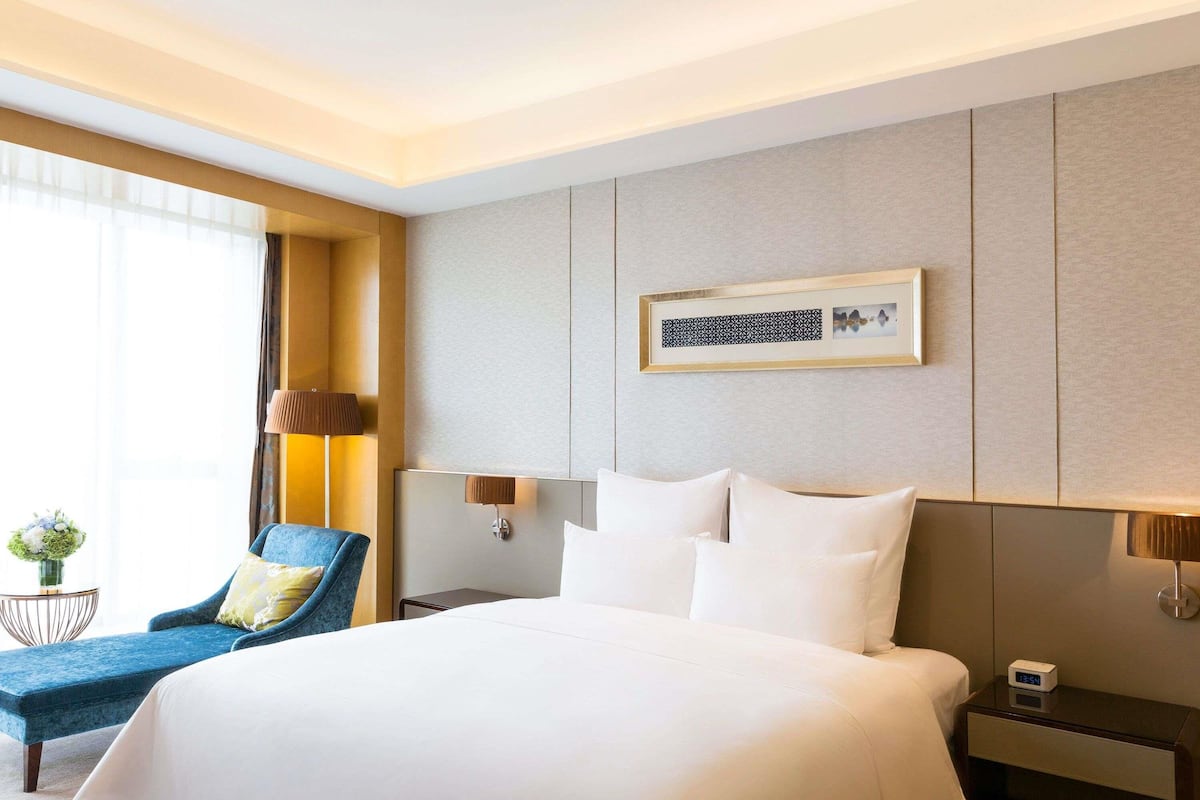 Suíte executiva, 1 cama King | Roupas de cama premium, frigobar, cofres nos quartos, cortinas blackout