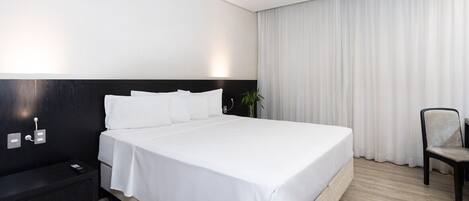 Quarto casal | Roupas de cama premium, frigobar, cofres nos quartos, escrivaninha