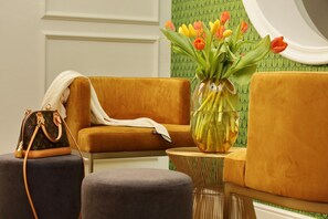 Área de estar no saguão