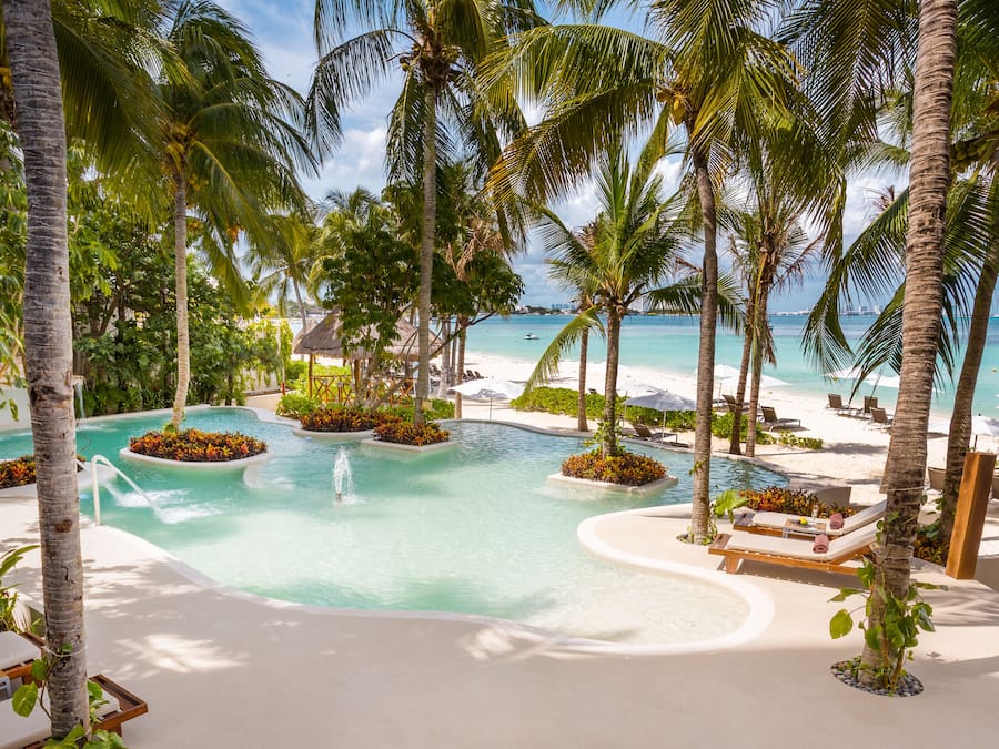 4 piscinas externas, guarda-sóis, espreguiçadeiras