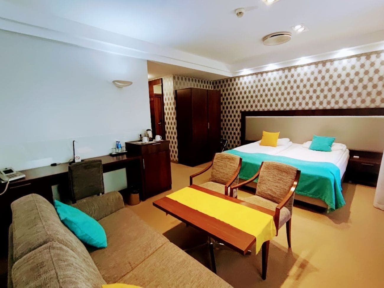 Quarto casal standard | Roupas de cama premium, frigobar, cofres nos quartos, escrivaninha