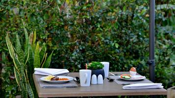 Café da manhã continental todos os dias (ZAR 85 por pessoa)