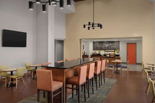 Café da manhã com buffet grátis todos os dias
