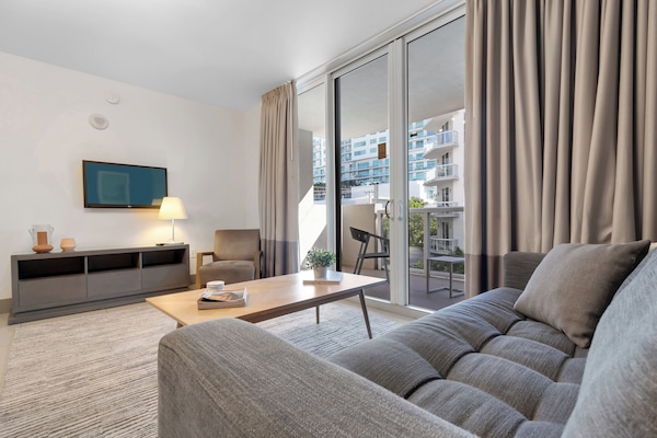 Televisor de ecrã plano de 32 polegadas com canais por cabo, televisor