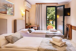 Quarto Twin Standard | Secretária, berços/camas para crianças, Wi-fi grátis 