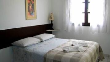 Quarto Standard | Minibar, cortinas/cortinados opacos, ferro/tábua de engomar