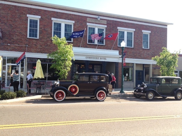Commodore Hotel & Café - Tennessee