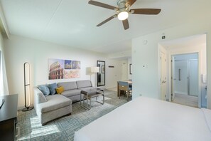 Cofre no quarto, secretária, ferro/tábua de engomar, Wi-fi grátis