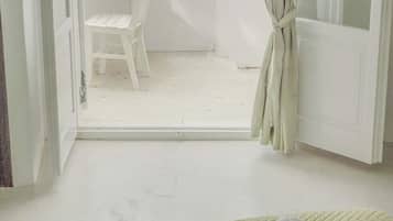 Estúdio superior | Roupas de cama premium, cofres nos quartos, cortinas blackout