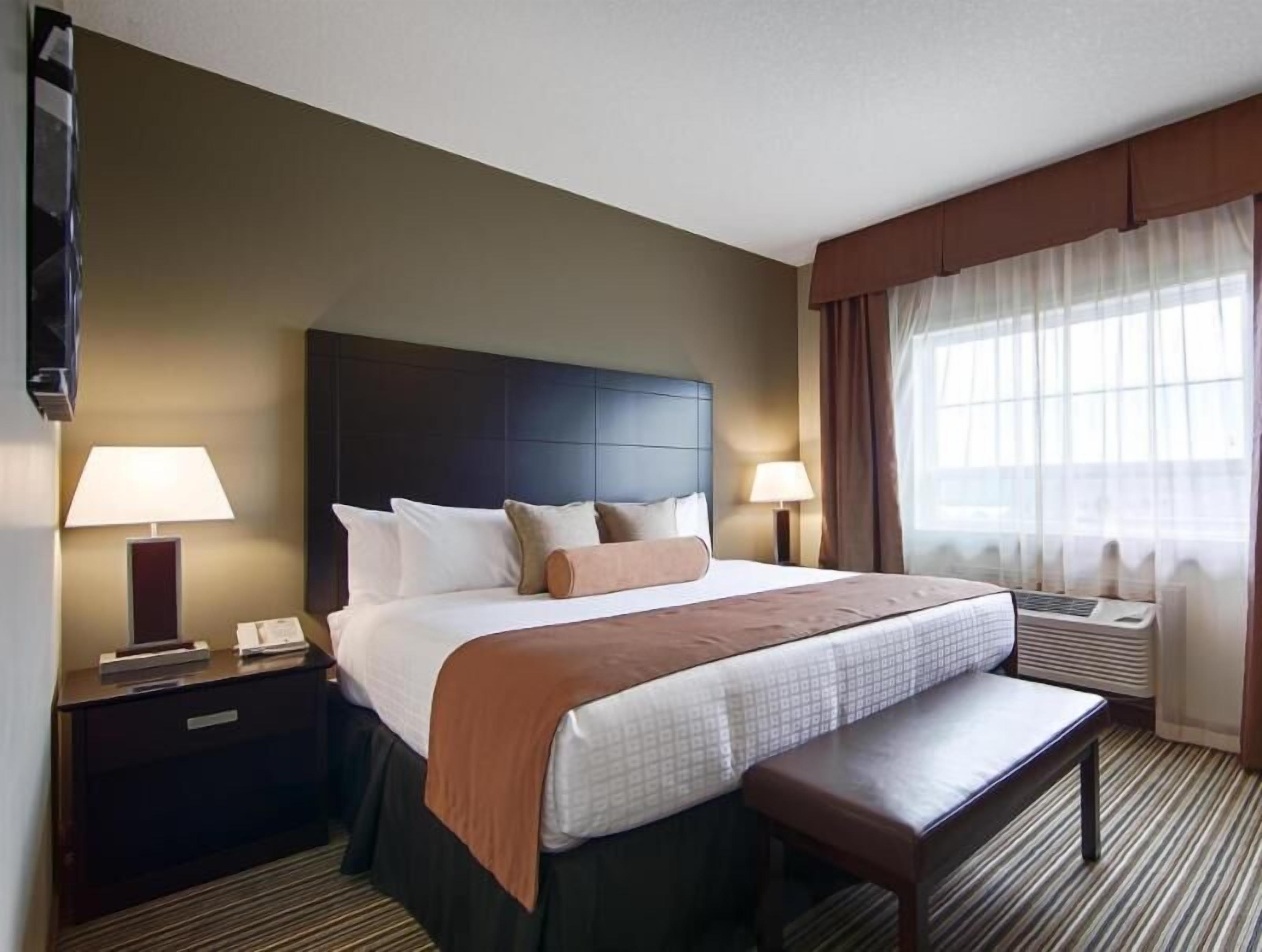 Roupas de cama premium, camas com colchões pillow-top, escrivaninha