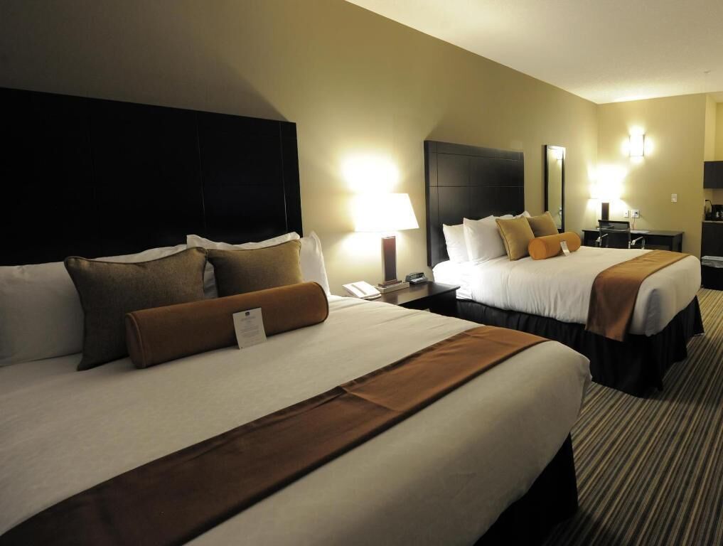 Roupas de cama premium, camas com colchões pillow-top, escrivaninha