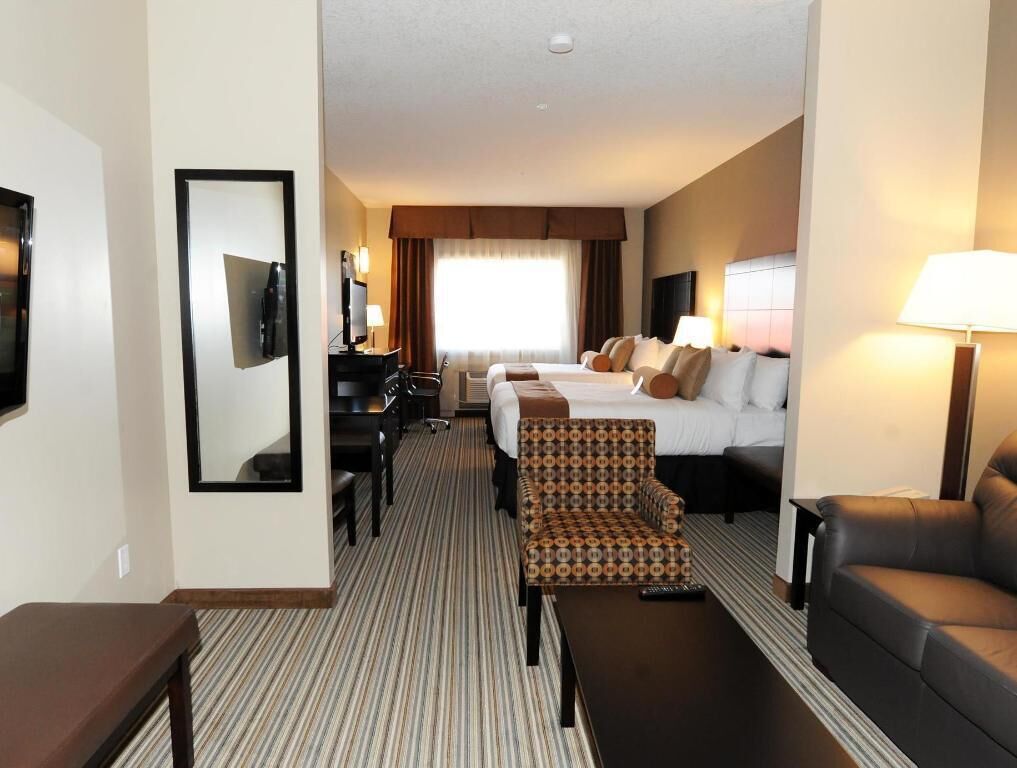 Roupas de cama premium, camas com colchões pillow-top, escrivaninha