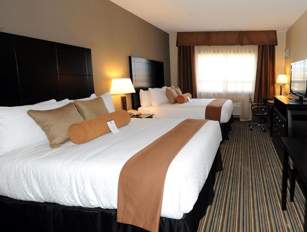 Roupas de cama premium, camas com colchões pillow-top, escrivaninha