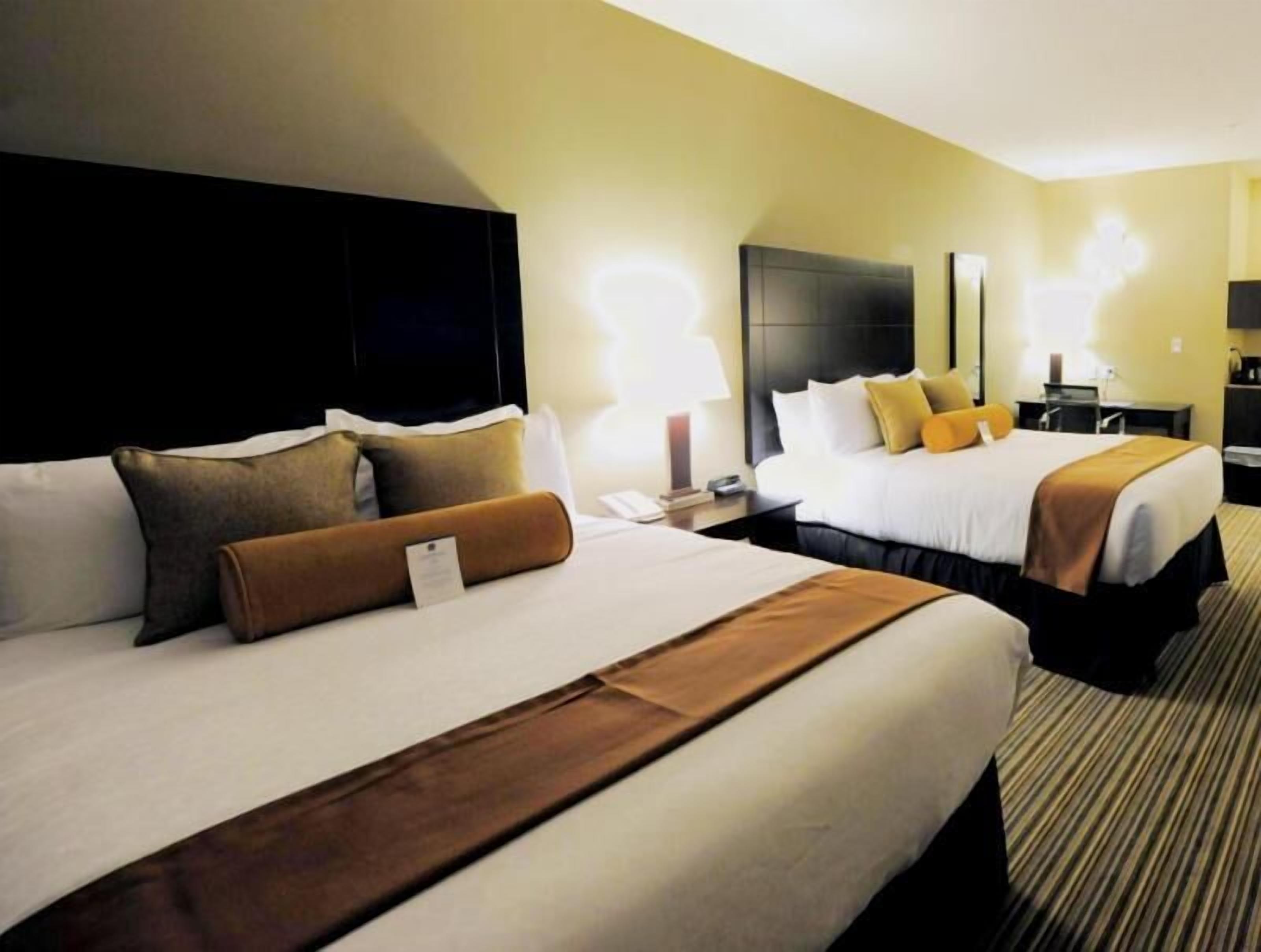 Roupas de cama premium, camas com colchões pillow-top, escrivaninha