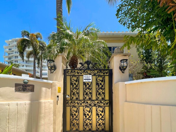 Entrada do alojamento