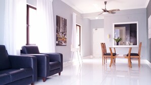 Quarto Deluxe, 3 quartos | Sala de estar
