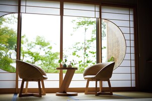 Suite Familiar (Japanese, Open-Air Hot Springs, EN) | Edredões de penas, cofre no quarto, cortinas/cortinados opacos 