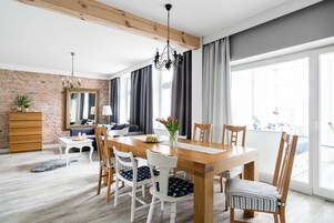 Apartamento, 2 quartos (Molo 2- 3 Baltycka Street) | Refeições no quarto