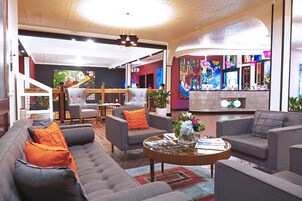 Área de estar no saguão