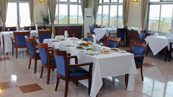 Café da manhã, almoço e jantar