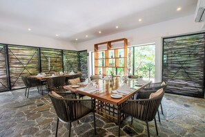 Serviço de café da manhã, culinária regional, vistas para a piscina 