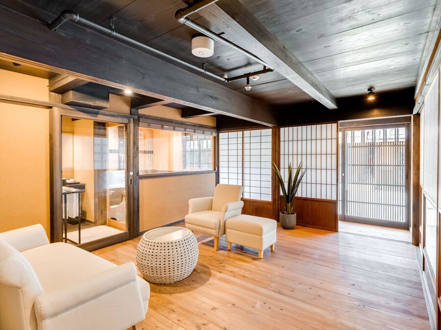 Roupa de alta qualidade, minibar, cofre no quarto