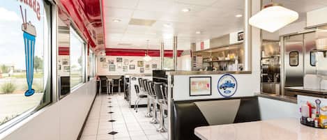 Pequeno-almoço preparado no momento diário (4.99 USD por pessoa)