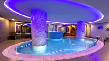 Piscina interior, da(s) 10:00 à(s) 22:00, toldos gratuitos