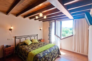 Quarto casal (1 o 2 camas) | Cofres nos quartos, cortinas blackout, Wi-Fi de cortesia, roupa de cama