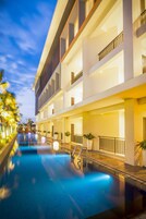 4 piscinas exteriores 