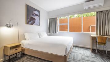Estúdio Standard, 1 cama queen-size | Secretária, ferro/tábua de engomar, Wi-fi grátis