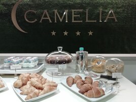 Café da manhã com buffet todos os dias mediante uma taxa