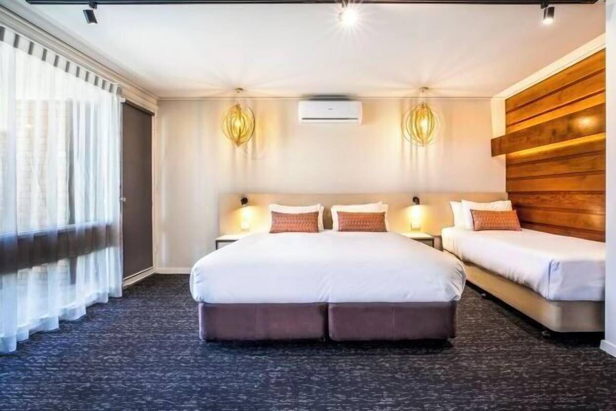 Ferro/tábua de engomar, Wi-fi grátis, roupa de cama fornecida