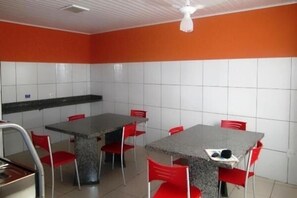 Pequenos-almoços, almoços e jantares servidos 