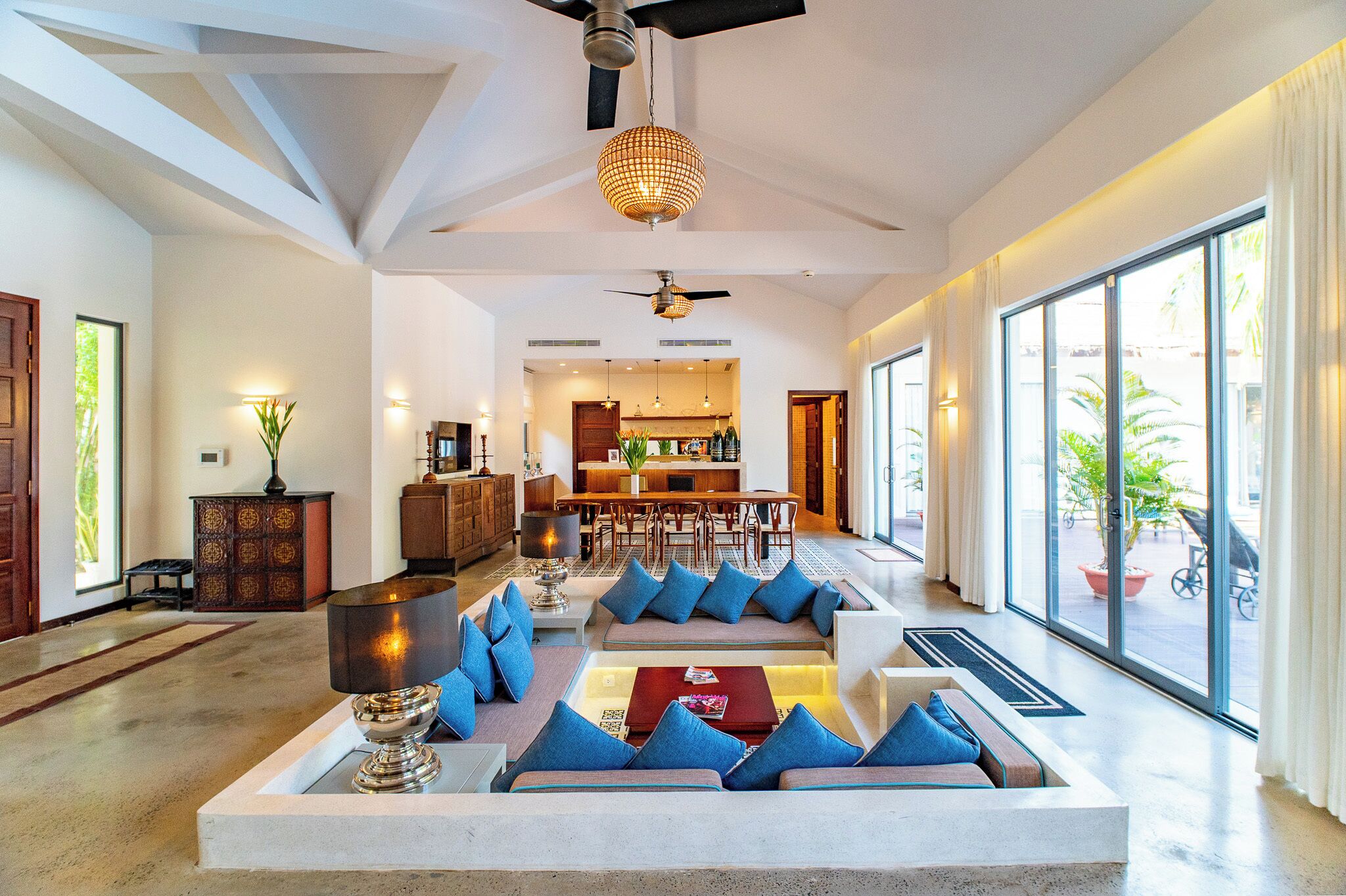 Villa Presidencial | Sala de estar | Televisor de 21 polegadas com canais por cabo 