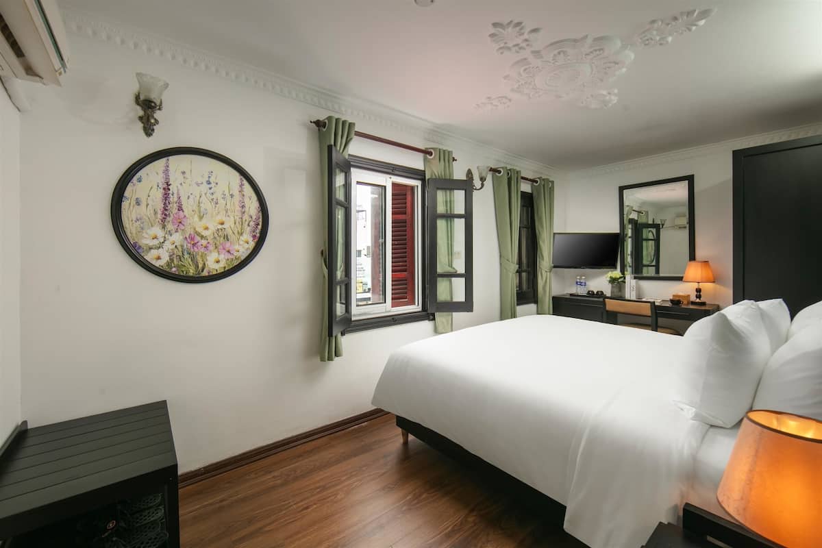 Quarto Deluxe, Vista para a cidade | Roupa de alta qualidade, camas de colchão viscoelástico, minibar