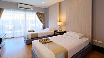 Quarto Superior, 2 camas individuais | Minibar, com decoração personalizada, com mobília individualizada