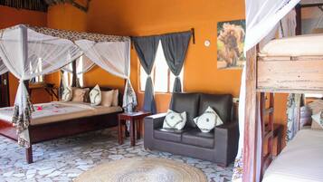 Bangalô superior, várias camas, vista para a piscina | Edredons de pluma, camas com colchões de espuma com sistema de memória