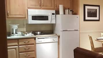 Quarto, 1 quarto | Cozinha privada | Geladeira, micro-ondas, cooktop, lava-louças