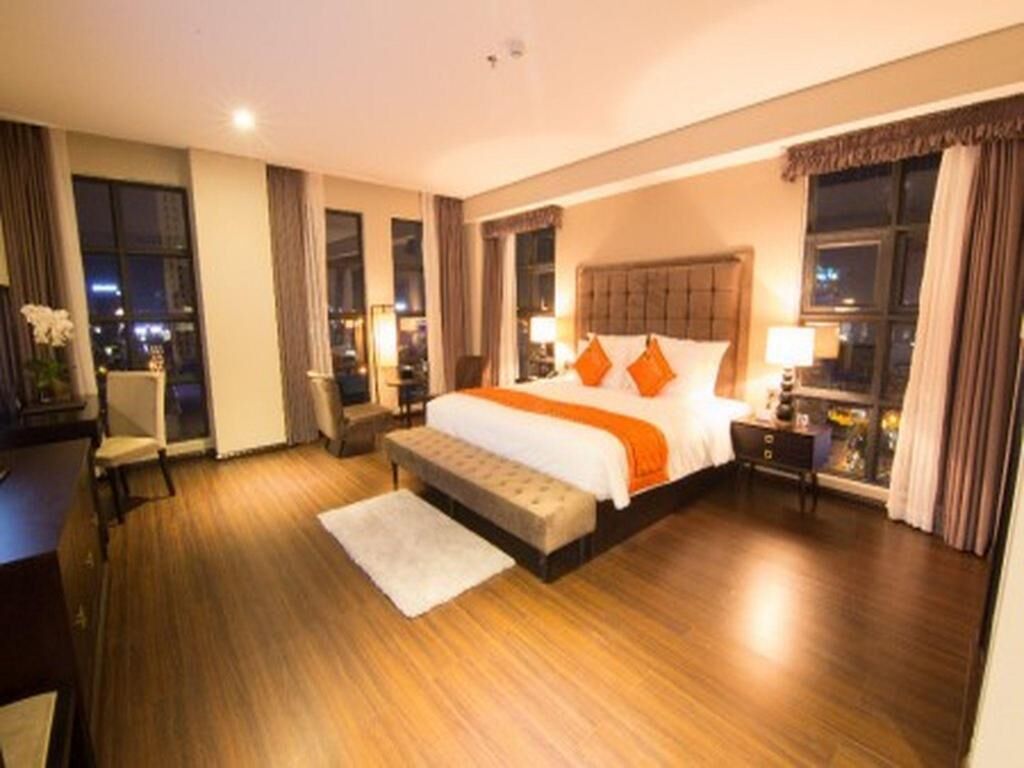 Roupa de alta qualidade, minibar, cofre no quarto 