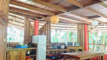Bangalô superior, banheiro privativo, vista para o jardim (Casita ) | Cozinha privada