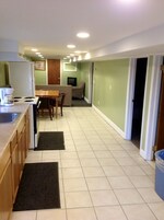 Apartamento família, 2 quartos, cozinha | Escrivaninha, Wi-Fi de cortesia, roupa de cama
