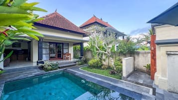 Villa Royal, 1 quarto, vista para a piscina | Cofre no quarto, secretária, cortinas/cortinados opacos, Wi-fi grátis