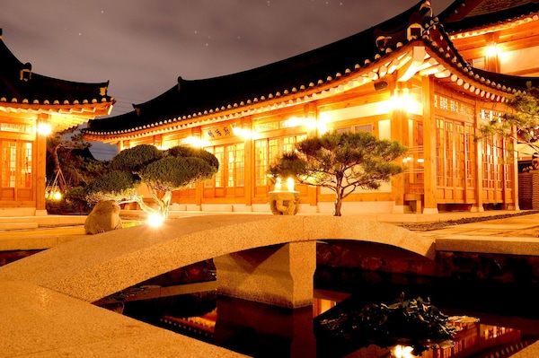 Gyeongju Hwangnamkwan Hanok Hotel - Gyeongju