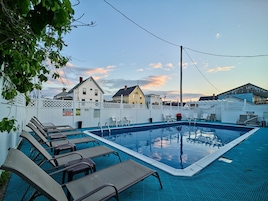 Piscina exterior sazonal