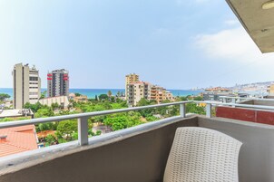 Quarto luxo, sacada, vista para o mar | Terraço/pátio